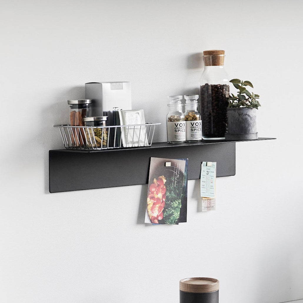 Vegghylle sort metall | moderne oppbevaring til hjemmet – Lindas Dekor
